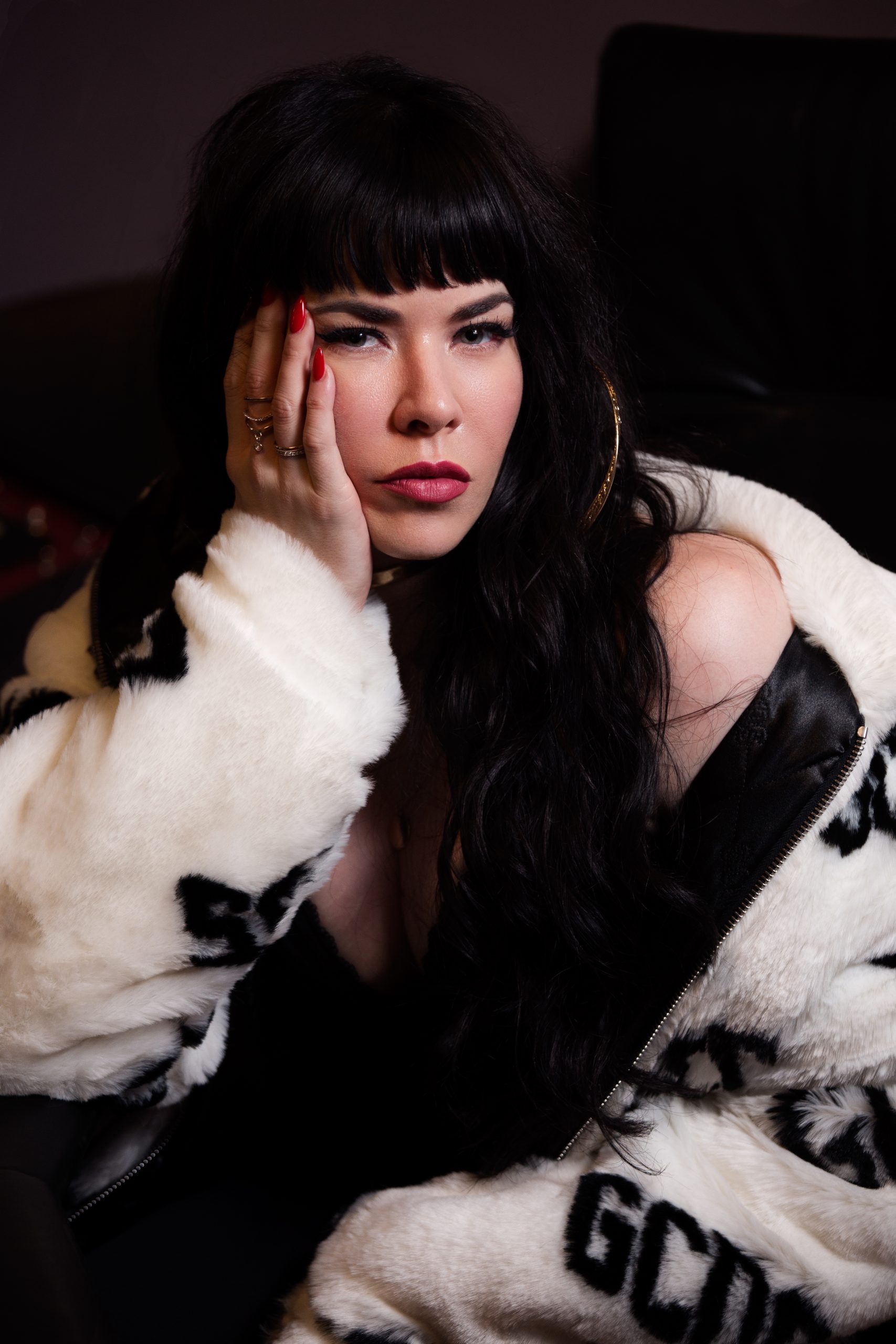 Alex Hepburn with open heart - Kodd Magazine