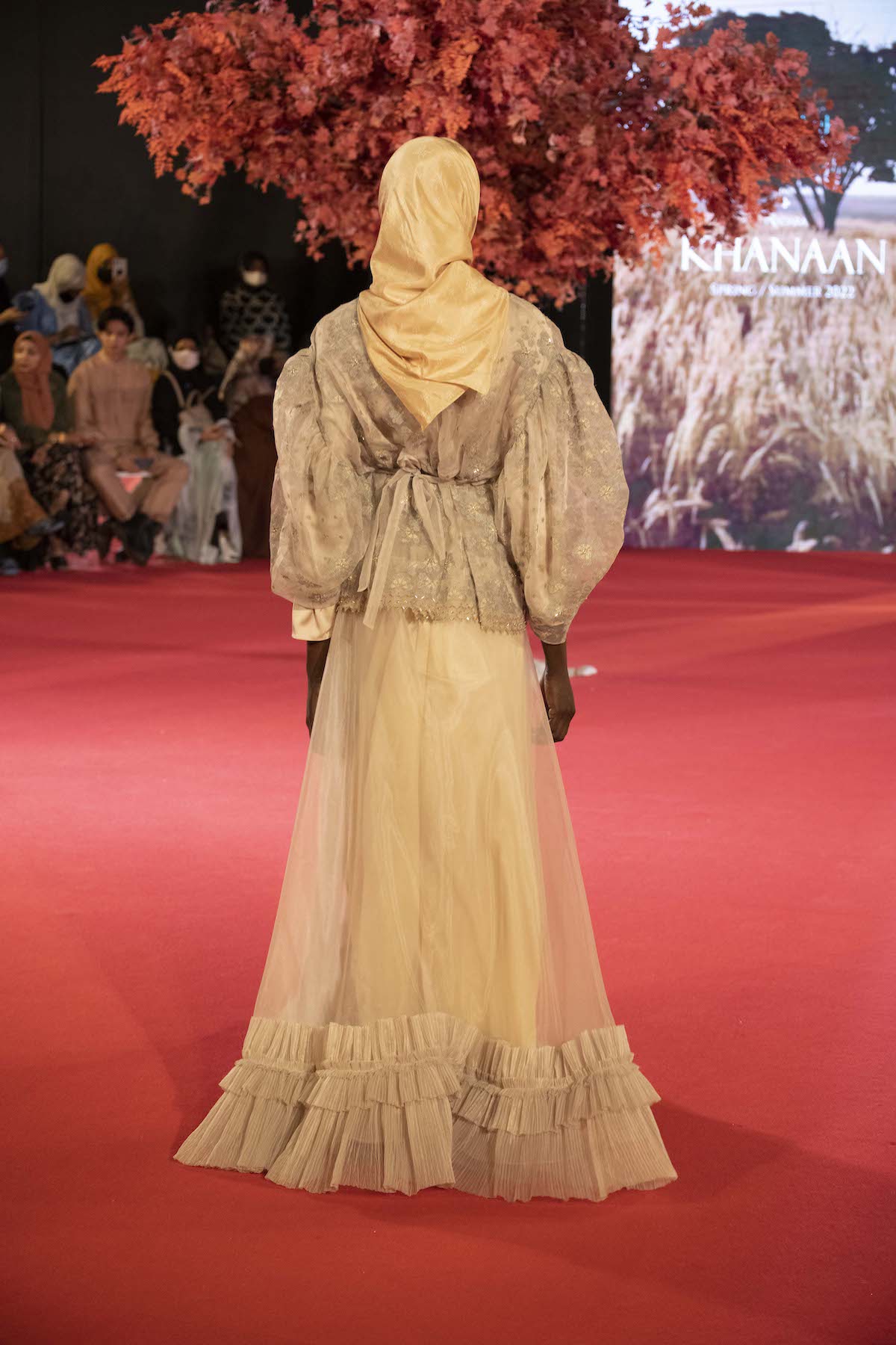 Dubai Modest Fashion Week 2021 : Recap #3 - Kodd Magazine